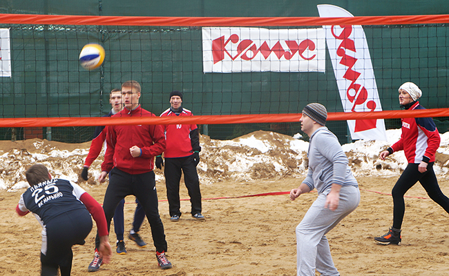 В Москве открылся турнир по парковому волейболу «Bobrikov Open»